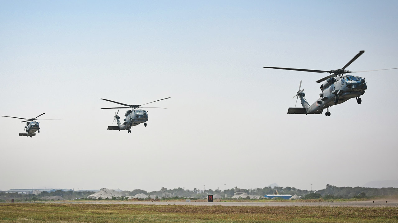 India Soaring Defense Capabilities on High Seas with MH-60R Seahawk ...